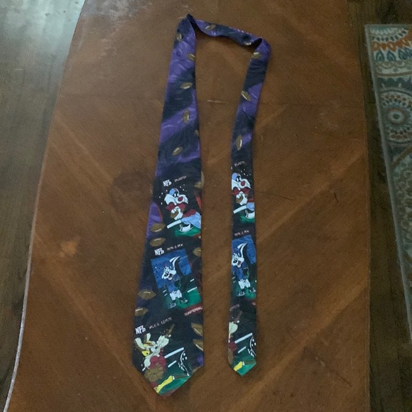 Warner Bros. | Accessories | Looney Tunes Nfl Tie By Surrey Vintage ...